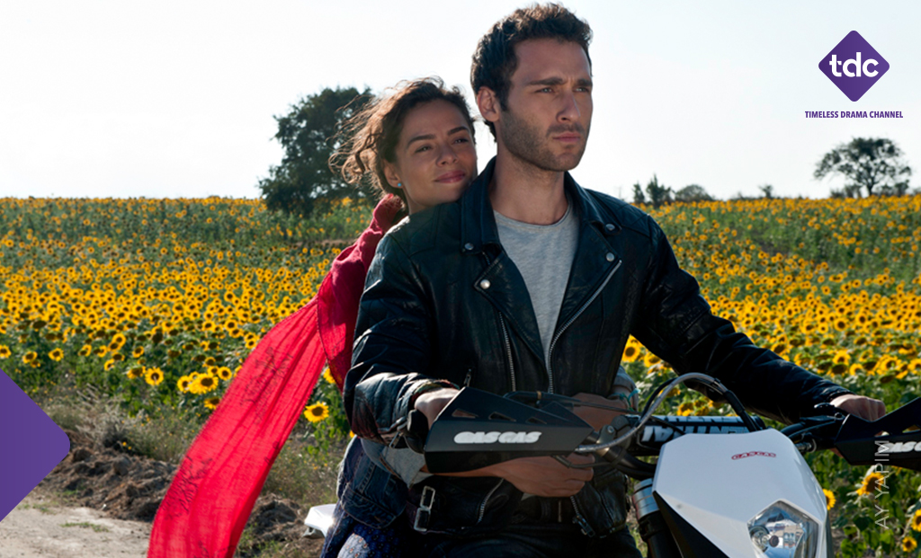 Емоционалният любовен турски сериал „Момичето с червения шал“ вече по ...